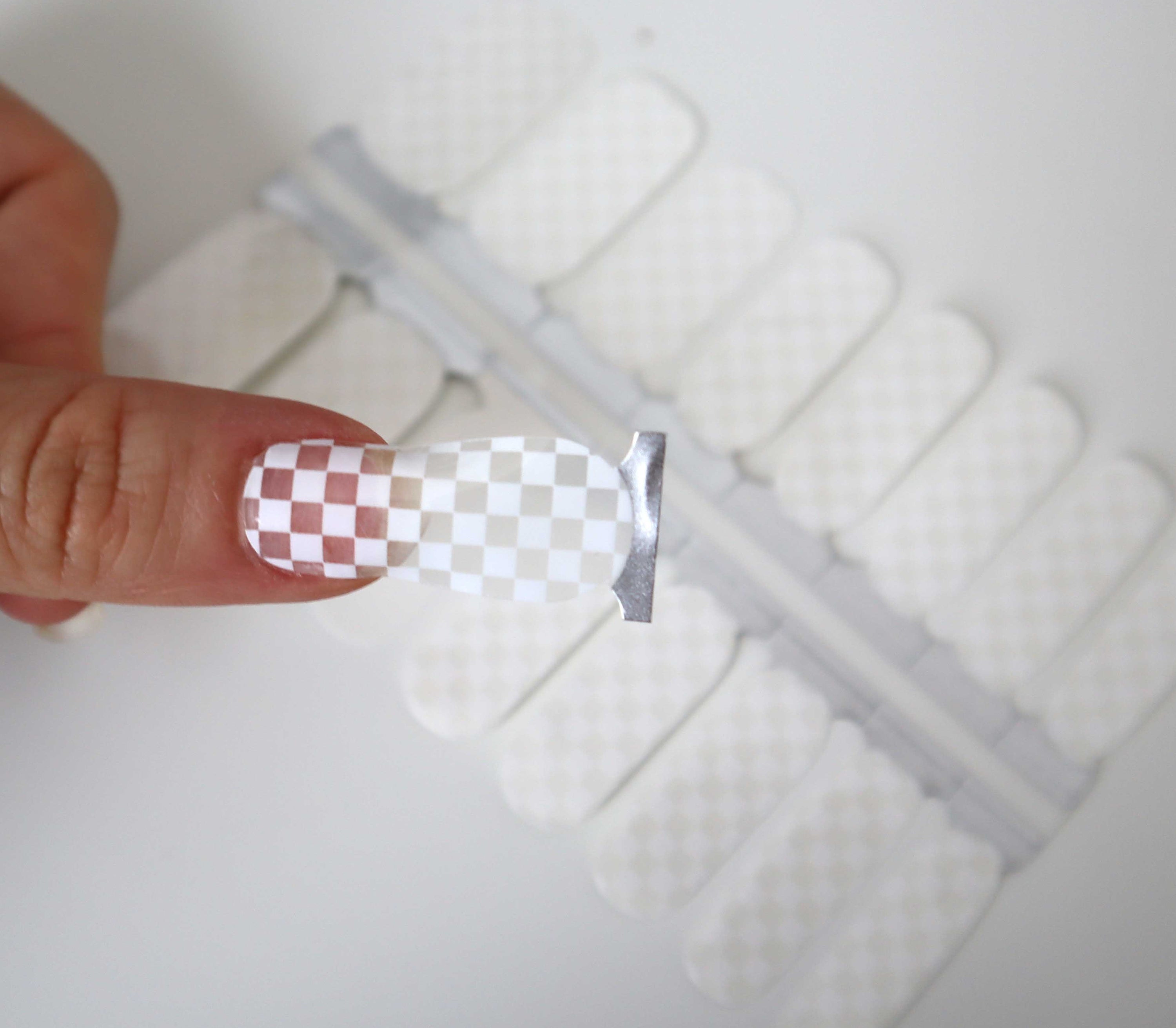 Application of Nail Polish Wraps + Tips & Tricks – EZ Nails